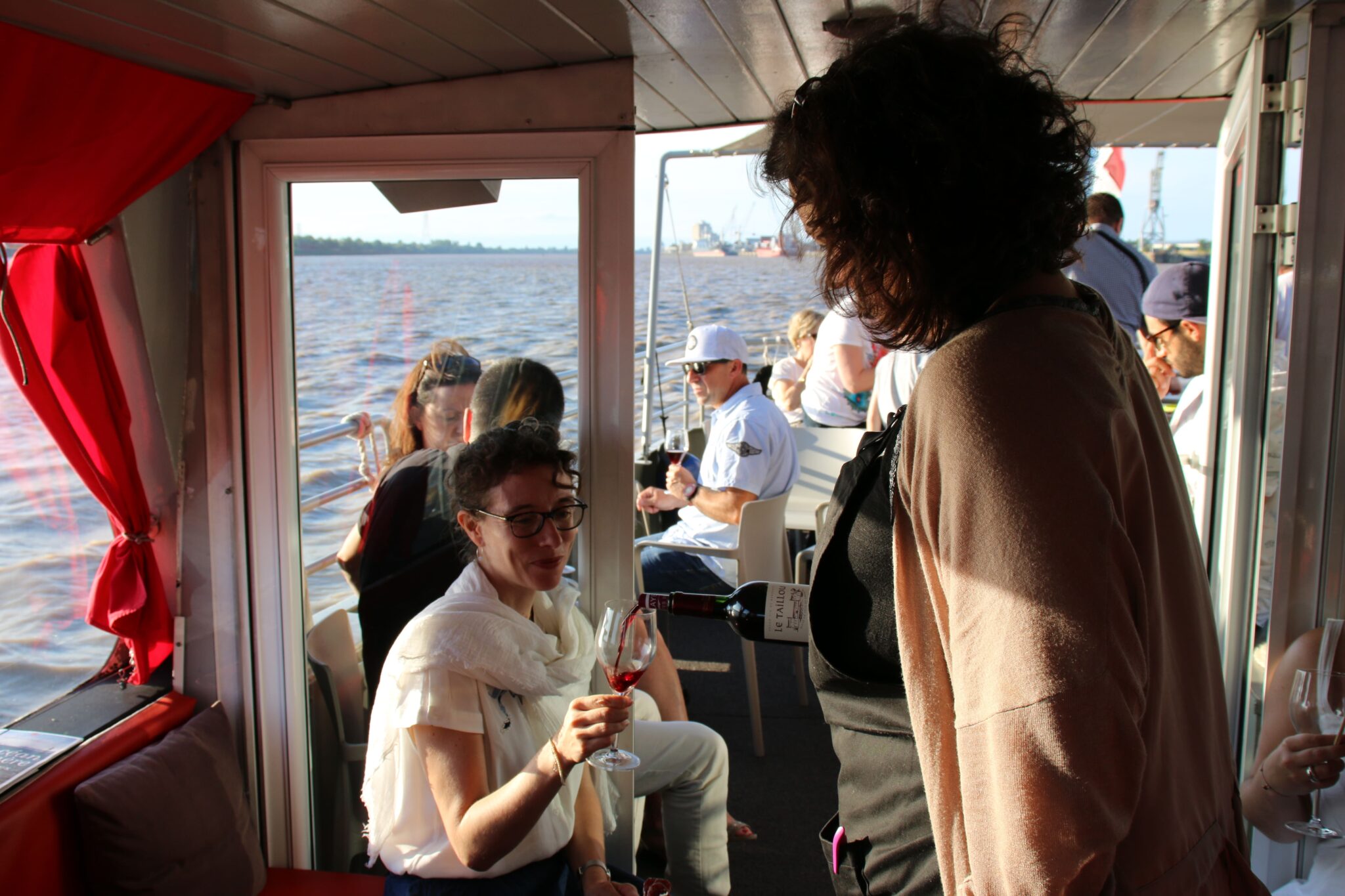Apéro Bord'o : croisière et dégustation avec une vigneronne à Bordeaux